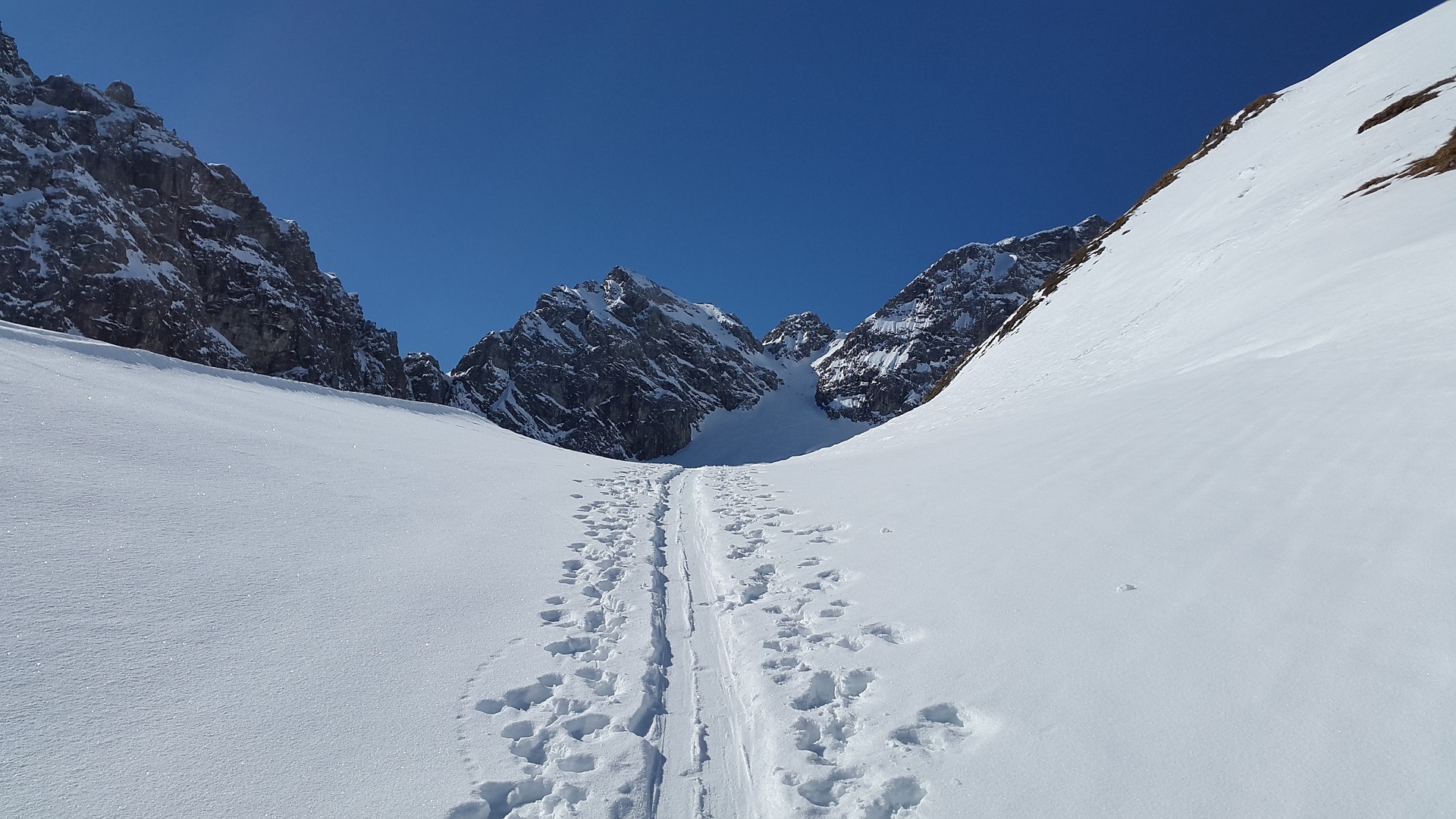 How to Start Backcountry Skiing: A Brief Guide for the Beginner